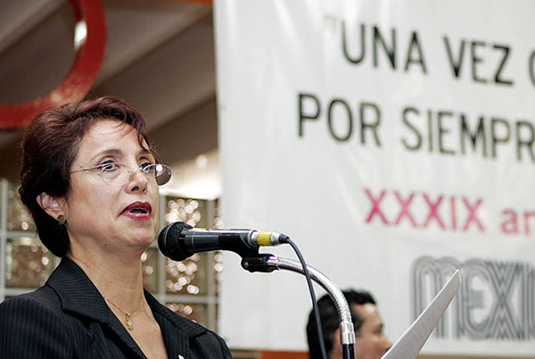 Enriqueta Basilio recibe reconocimiento del Senado de la República ...
